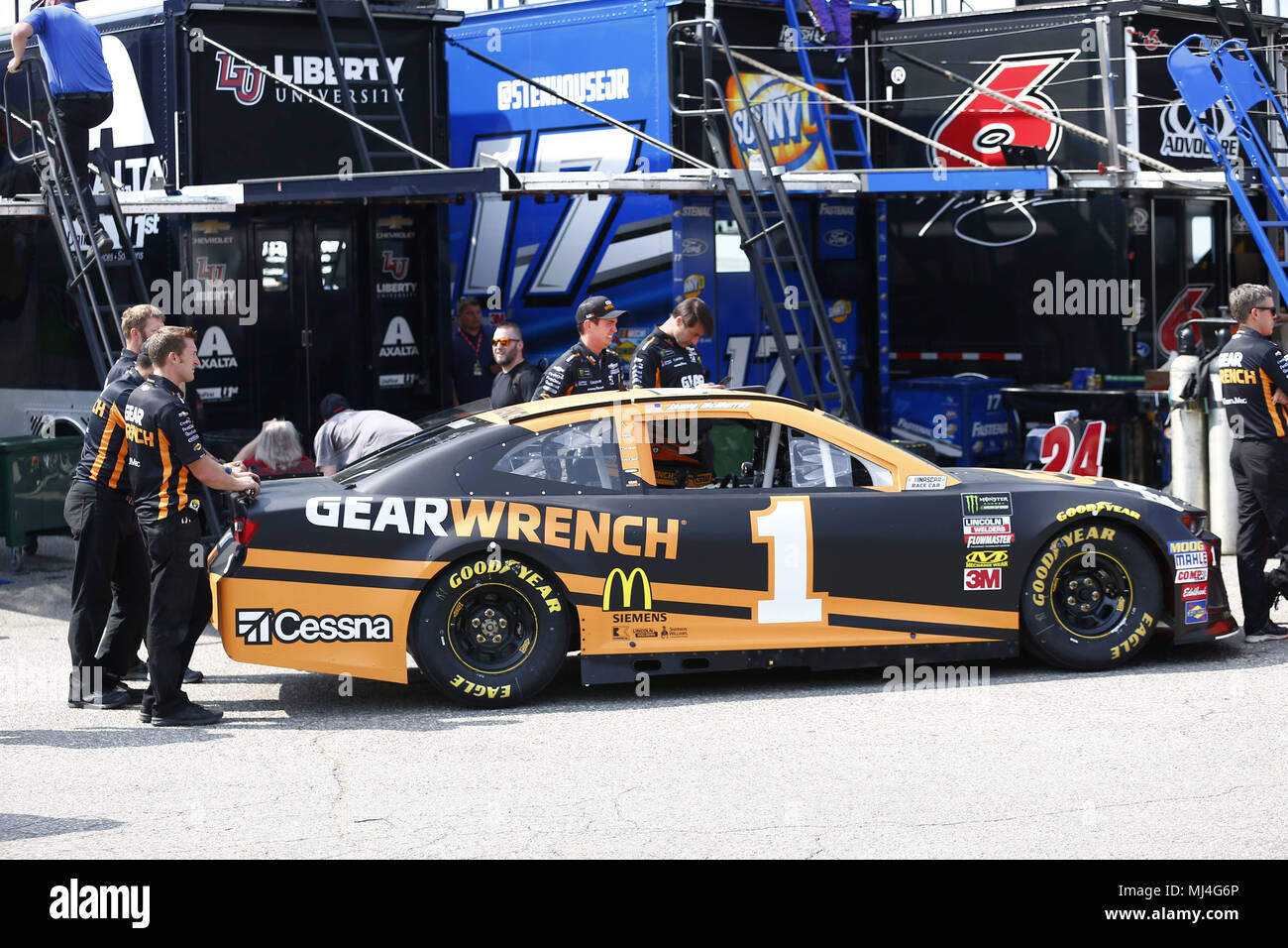 Nascar cup series dover speedway hi-res stock photography and images ...