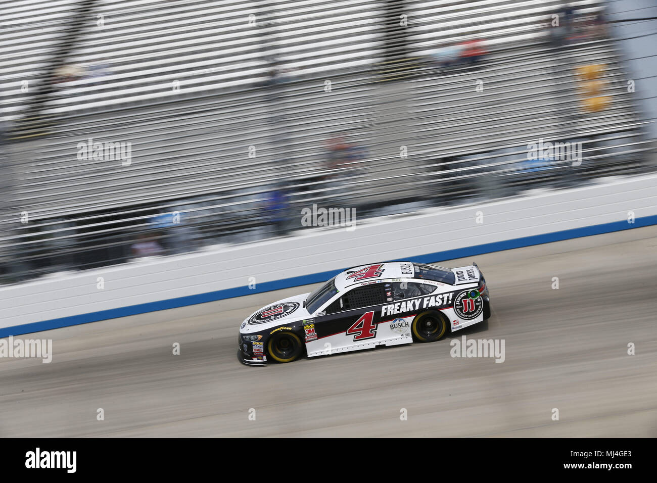 Dover, Delaware, USA. 4th May, 2018. Kevin Harvick (4) takes to the ...