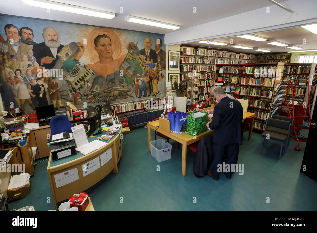 London, UK. 4th May, 2018. Photo taken on May 4, 2018 shows the reading ...