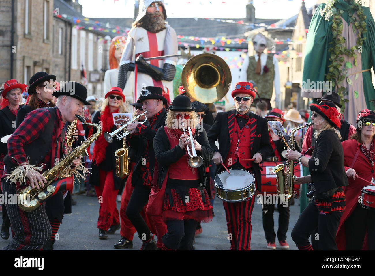 Wray, UK. 4th May, 2018. A band leads a parade of people dressed up as ...