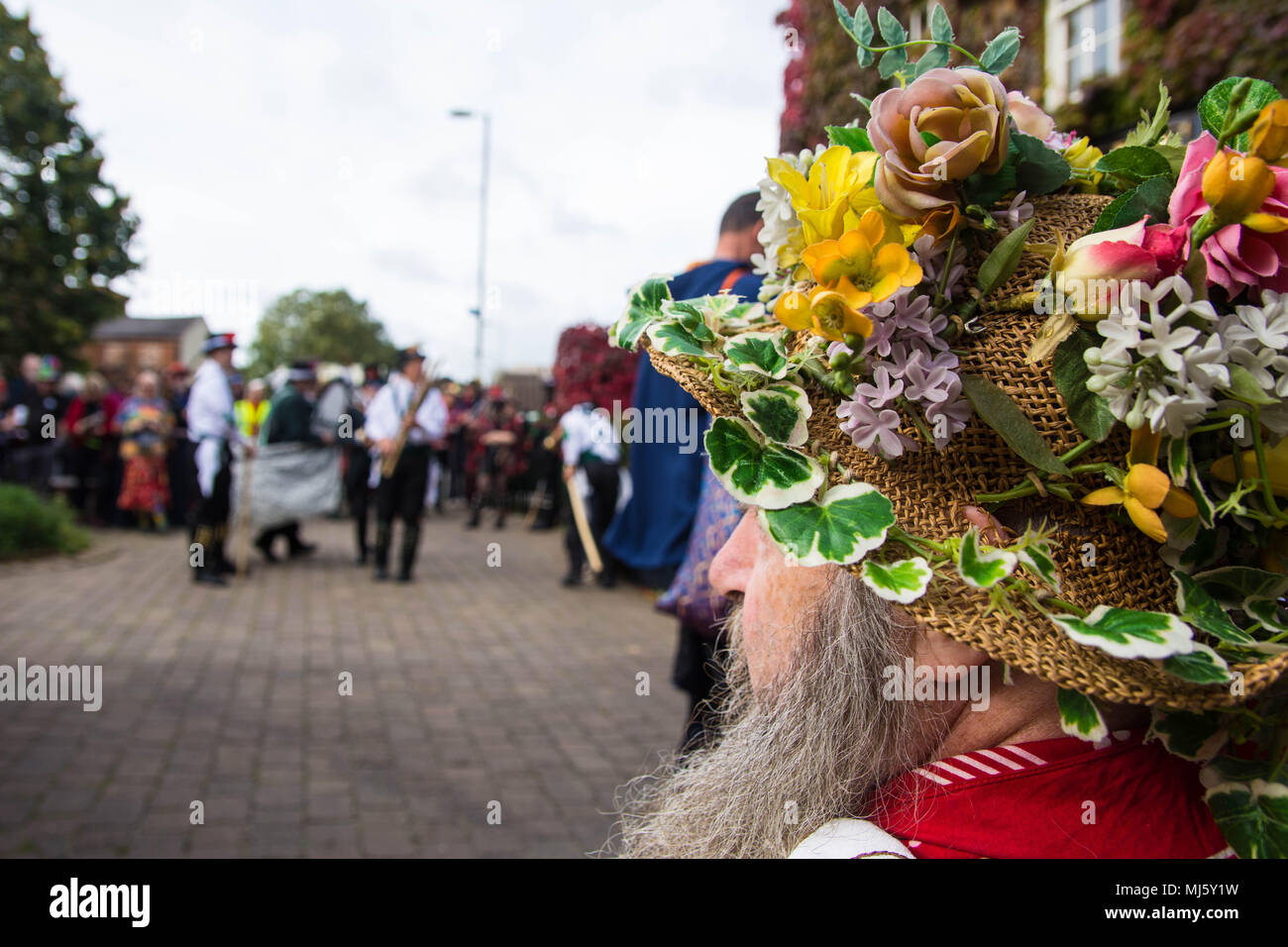 Morris dancers hat hi-res stock photography and images - Alamy