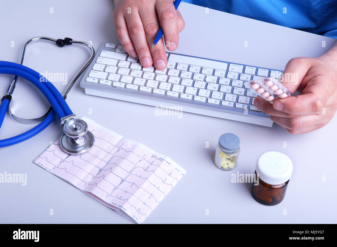 Doctor hand showing drug boxes at Office Desktop. Health care, Medical ...