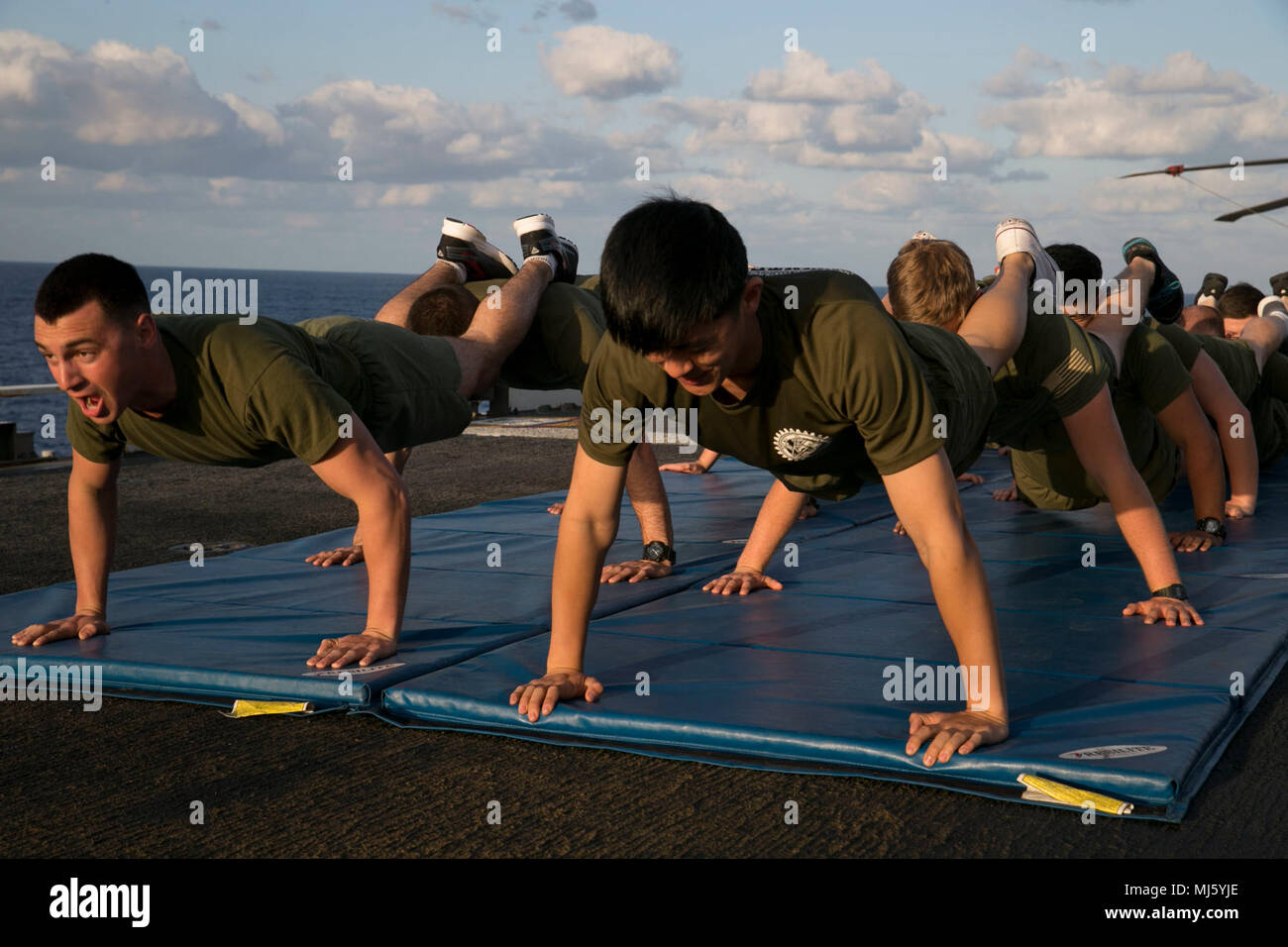 Squad push ups hi-res stock photography and images - Alamy
