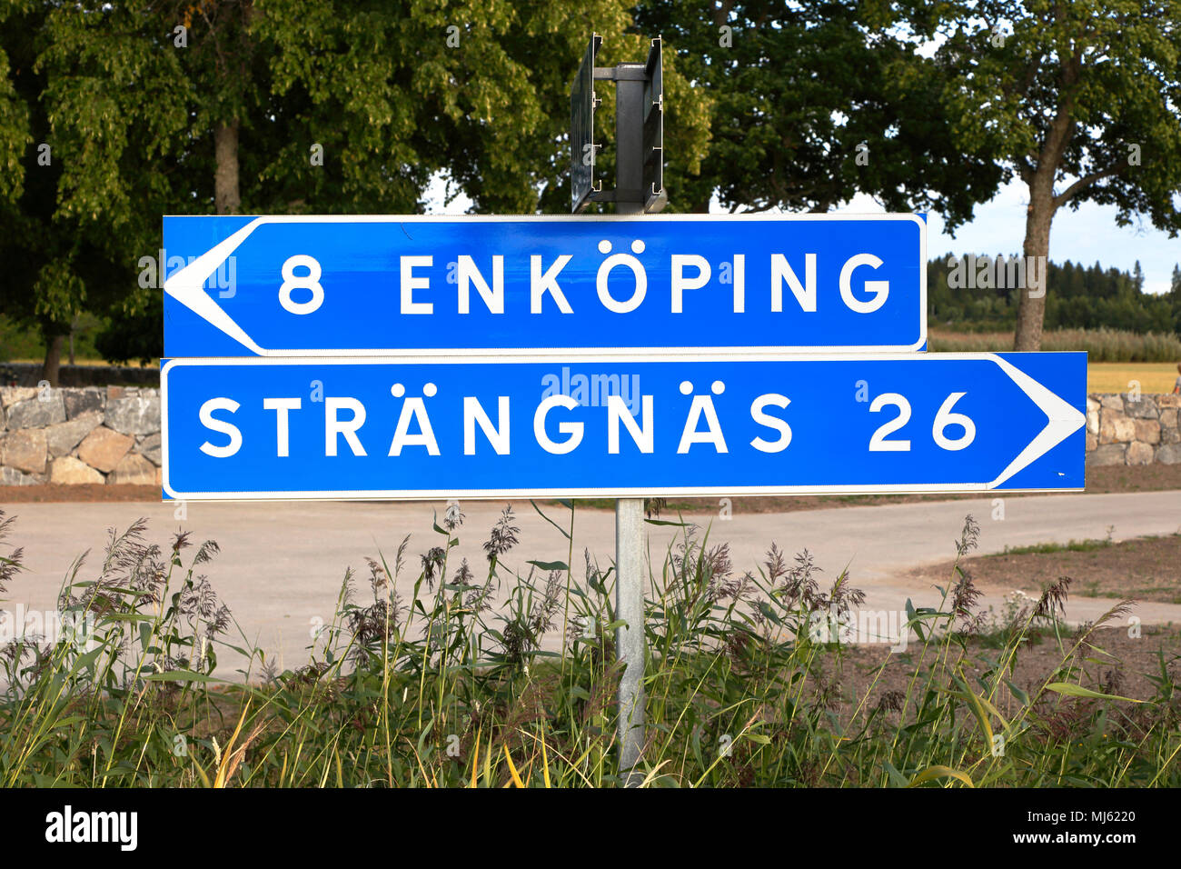 Directional signs with distances hi-res stock photography and images ...