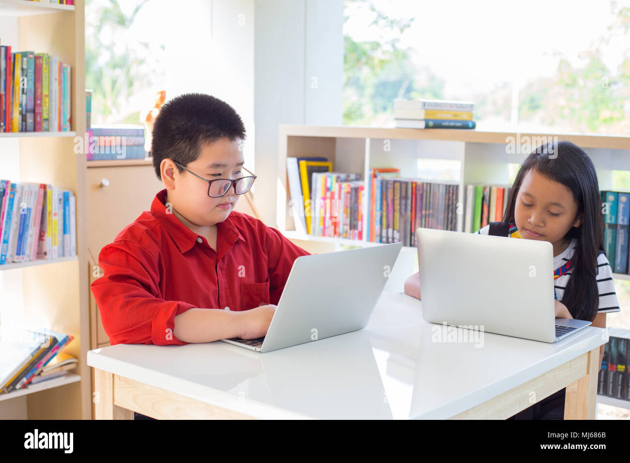 Asian kids computer classroom hi-res stock photography and images - Alamy