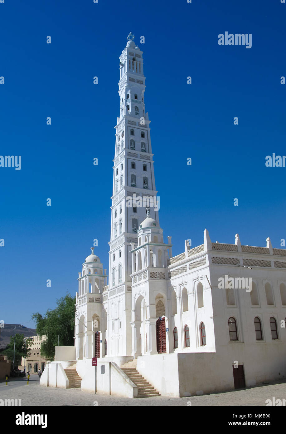 Exterior view of Al-Muhdar mosque, Tarim, Hadhramaut, Yemen Stock Photo ...
