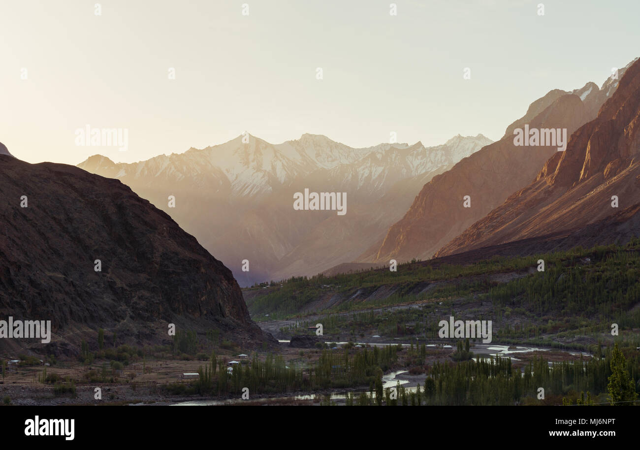 Hunza peak hi-res stock photography and images - Alamy