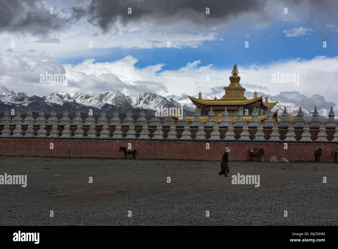 Golden tower hi-res stock photography and images - Alamy