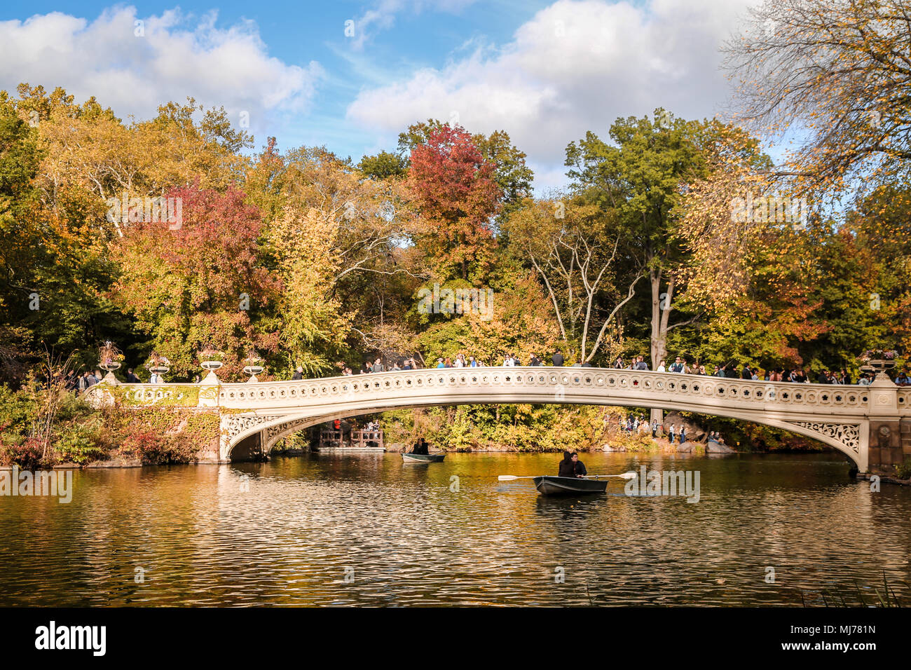 Bow bridge in central park hi-res stock photography and images - Alamy