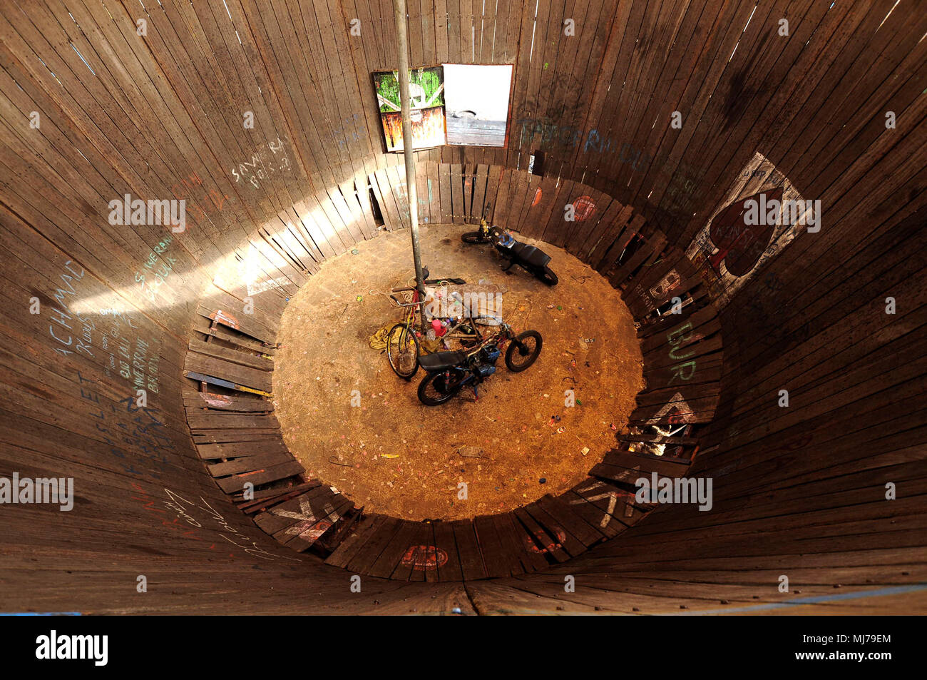 Happy wheels hi-res stock photography and images - Alamy