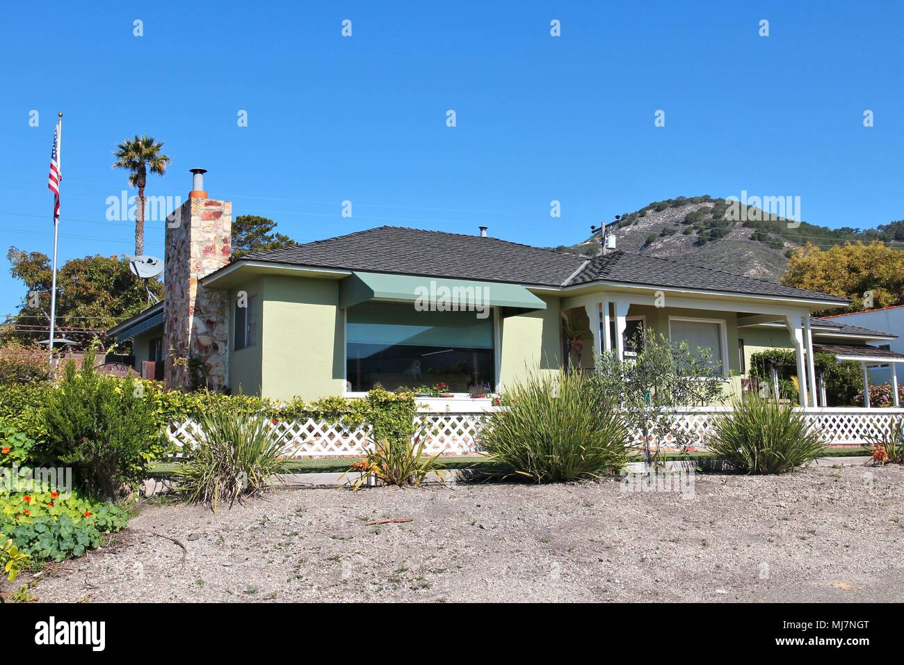 Generic suburban road in usa hi-res stock photography and images - Alamy