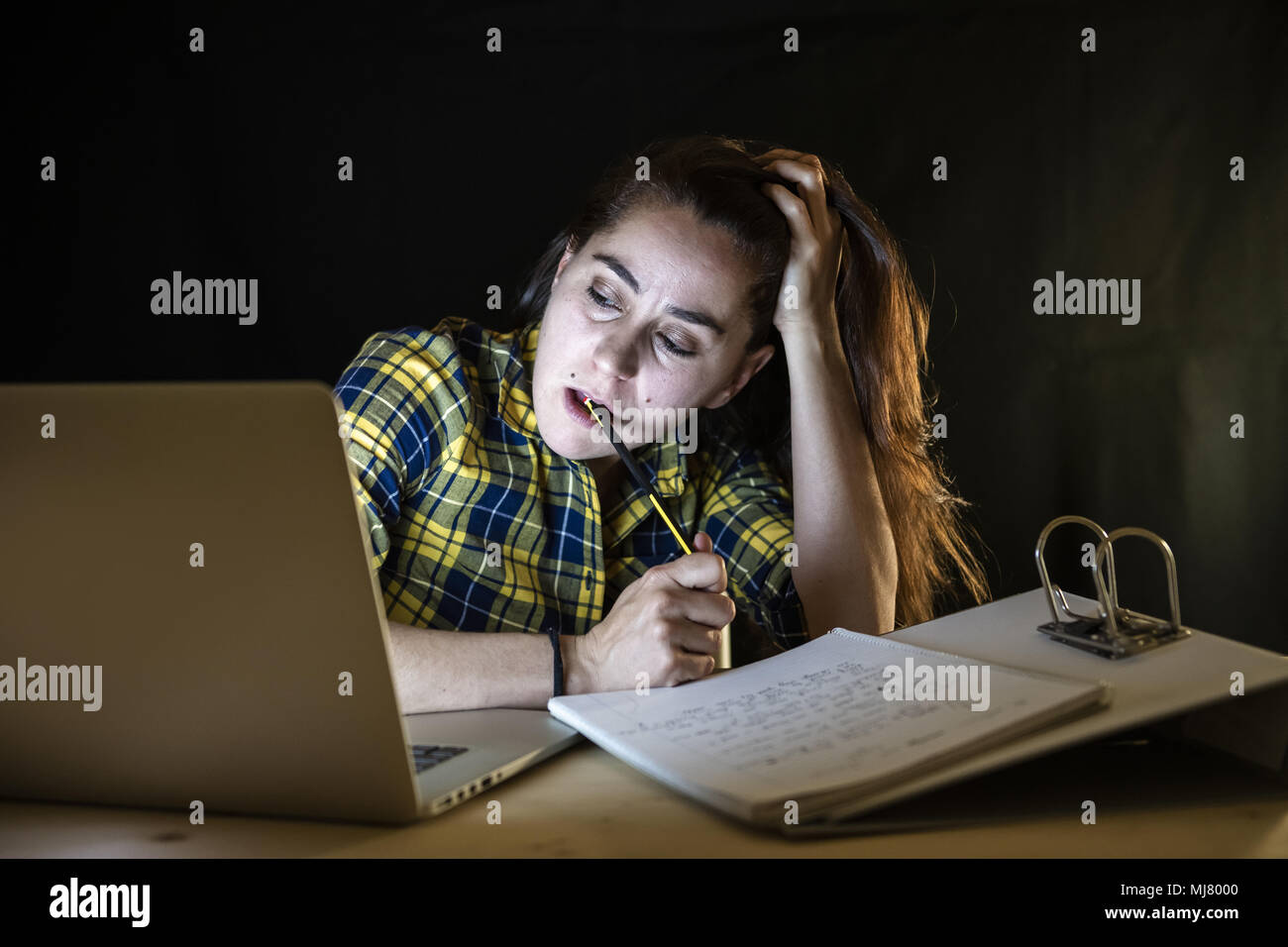 Student night study hi-res stock photography and images - Alamy
