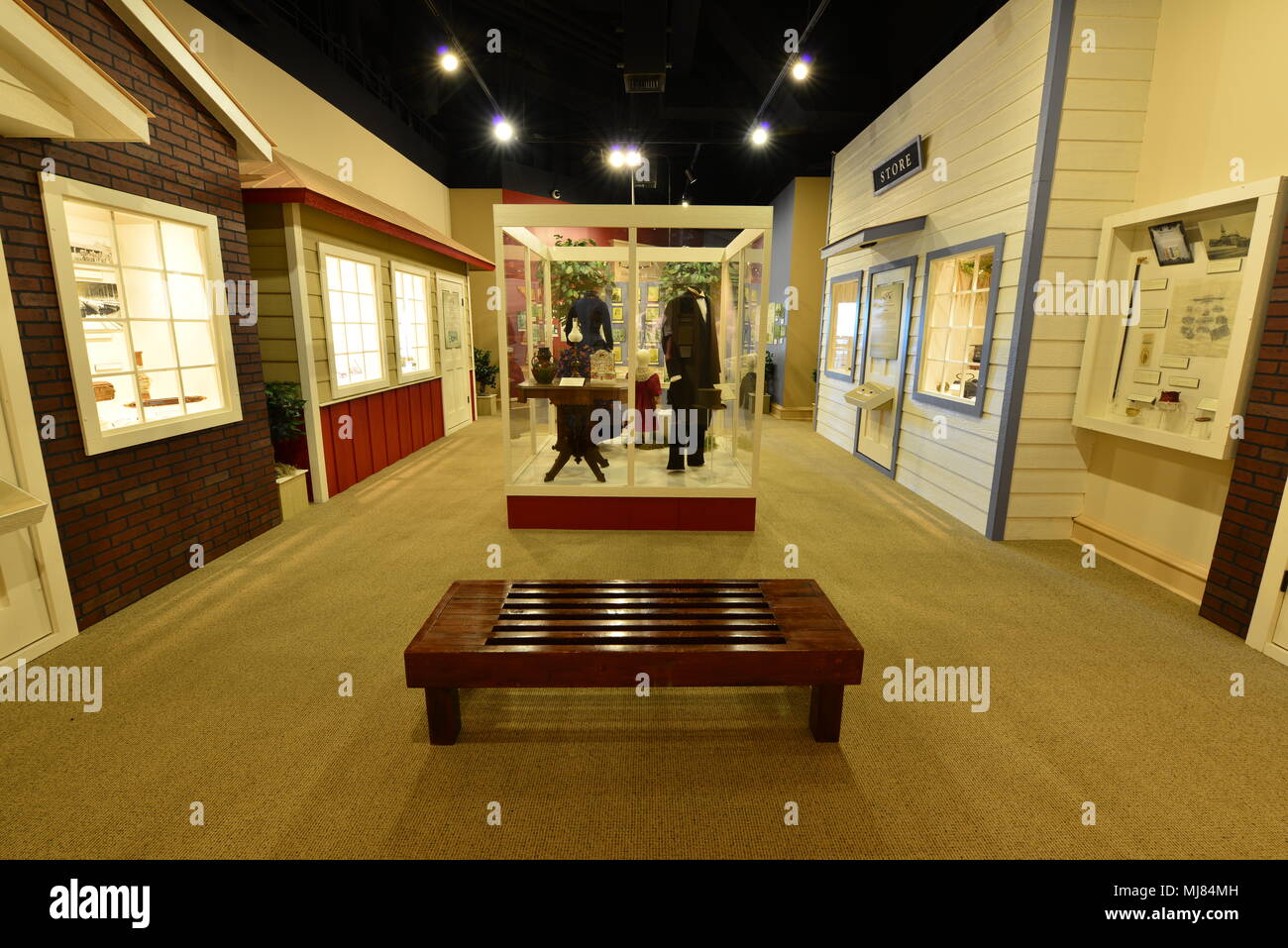 Victorian museum clothes hi-res stock photography and images - Alamy