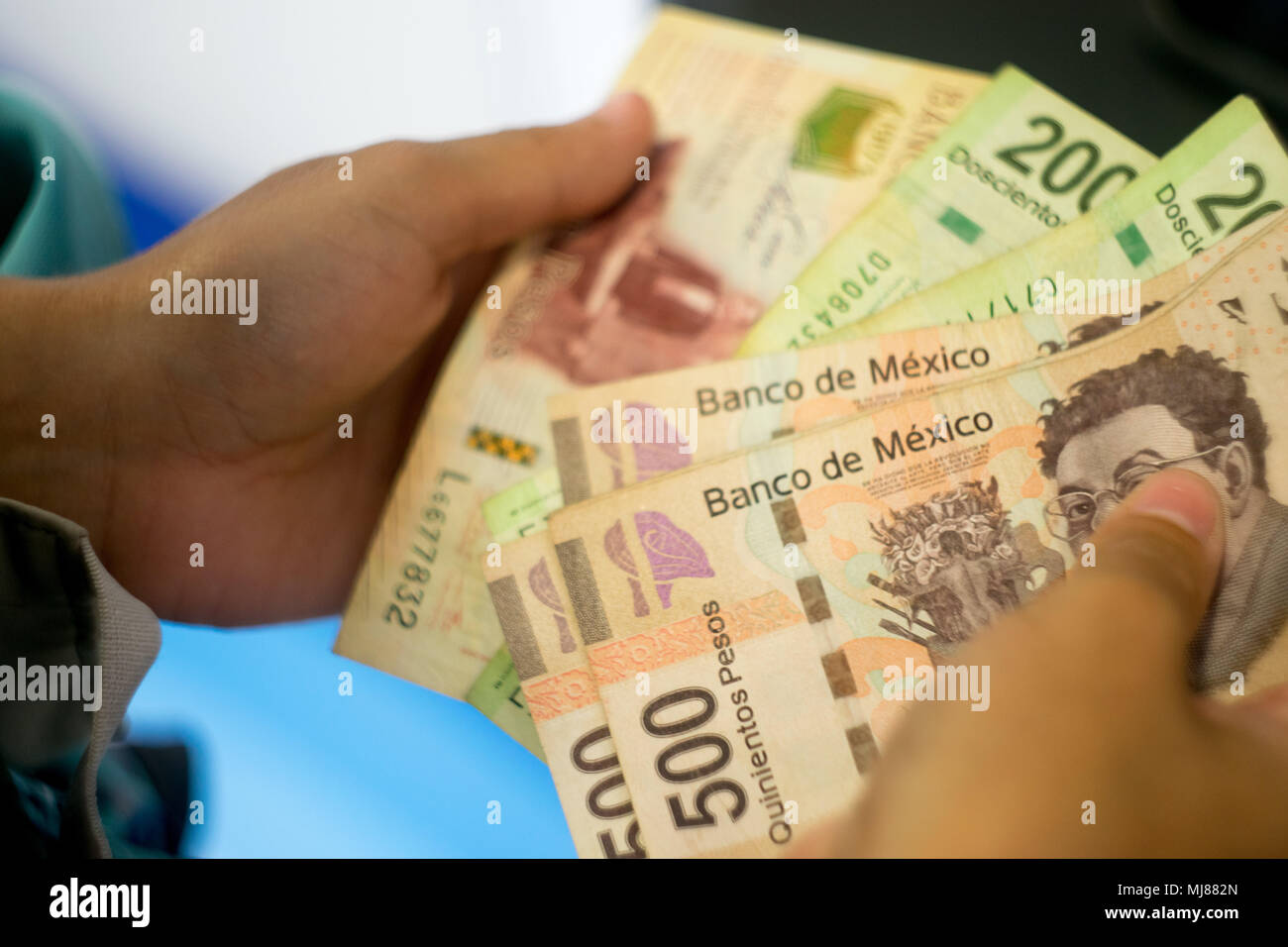 Hands counting Mexican money Stock Photo - Alamy