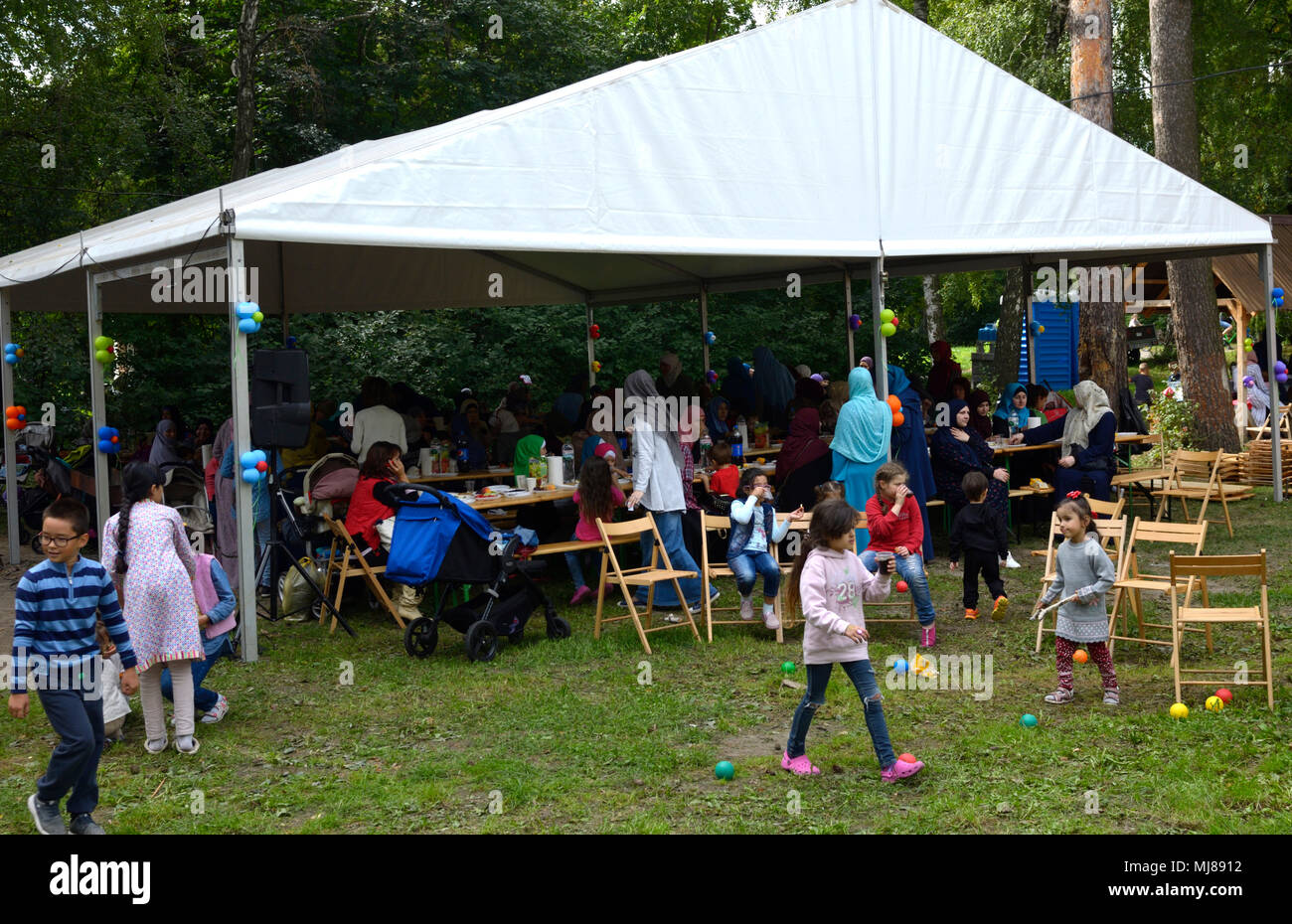 Muslim kids playing hi-res stock photography and images - Alamy