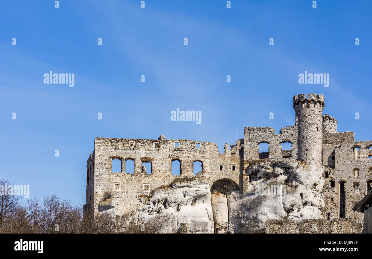 Outside of medieval structure hi-res stock photography and images - Alamy