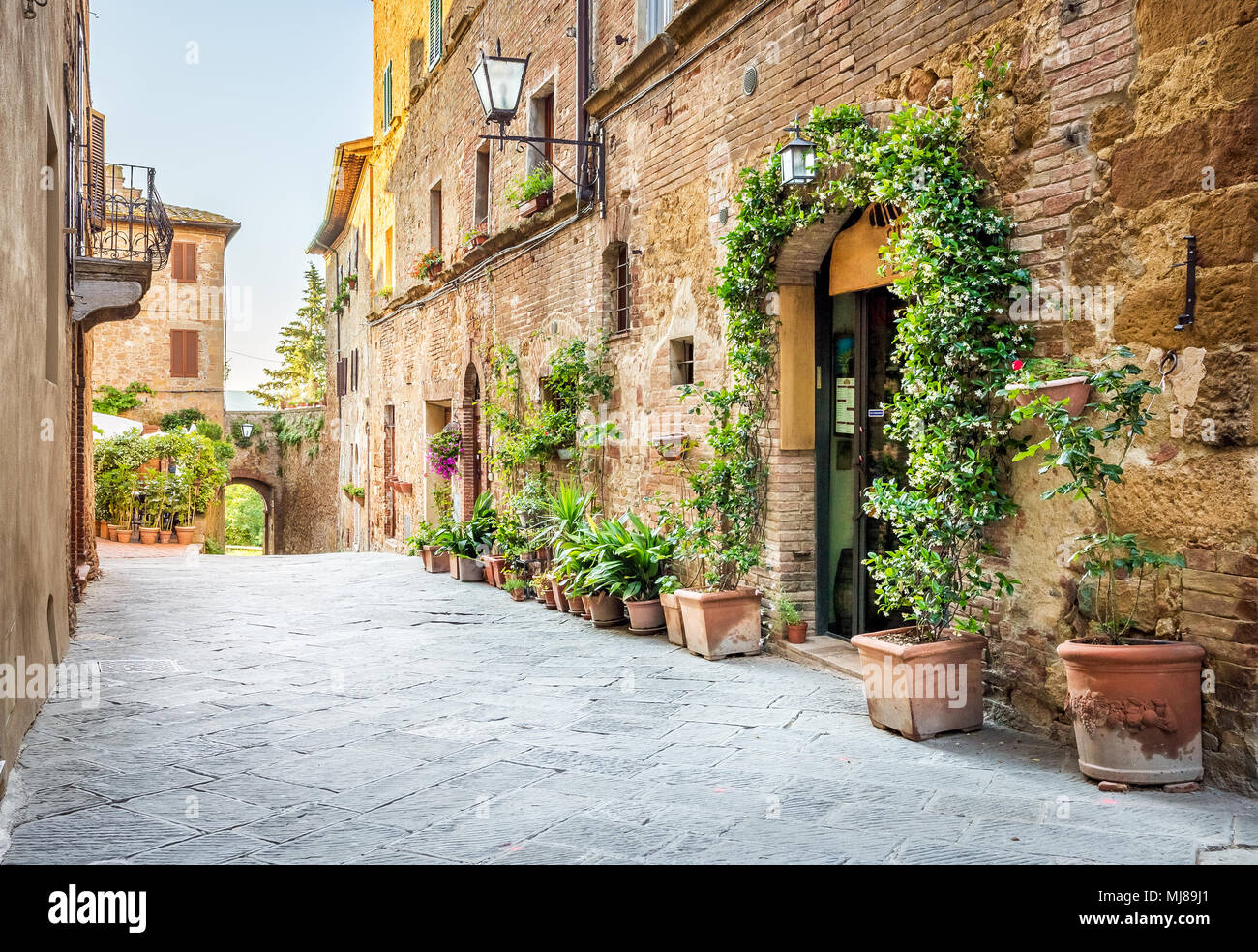Old street scene in tuscan village hi-res stock photography and images ...