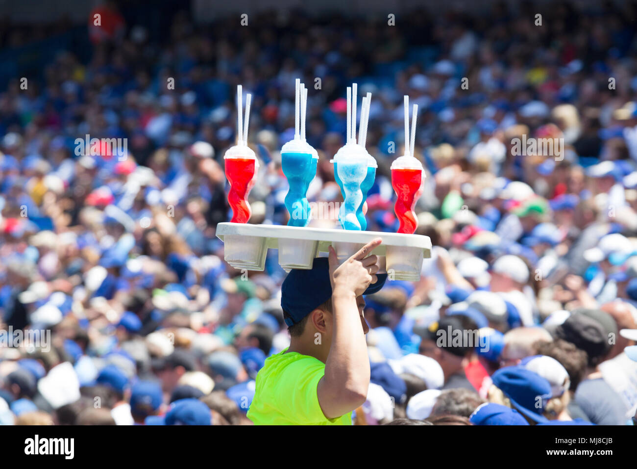 Walking holding carrying on head crowd hi-res stock photography and ...