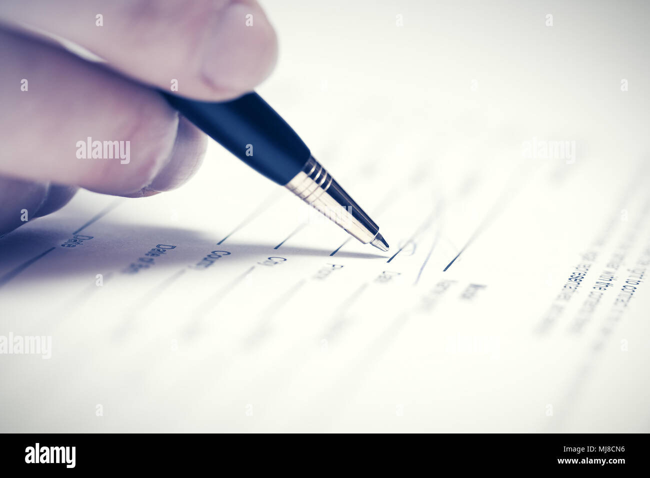 Business woman signing contract Stock Photo - Alamy