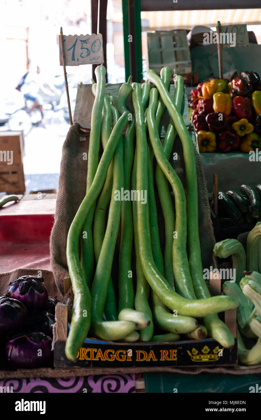 Food Market Italy High Resolution Stock Photography and Images - Alamy