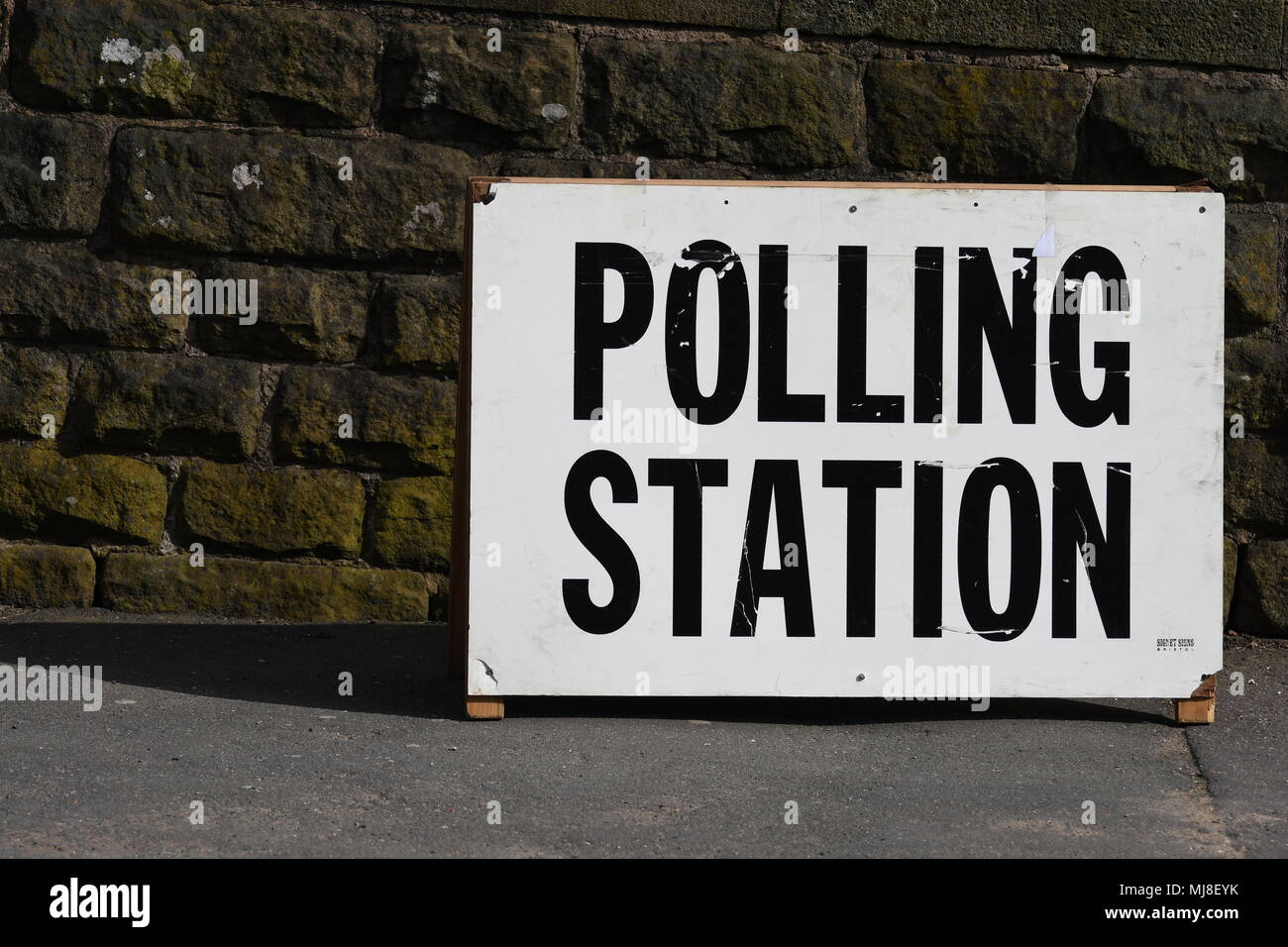 Polling Station sign Stock Photo - Alamy