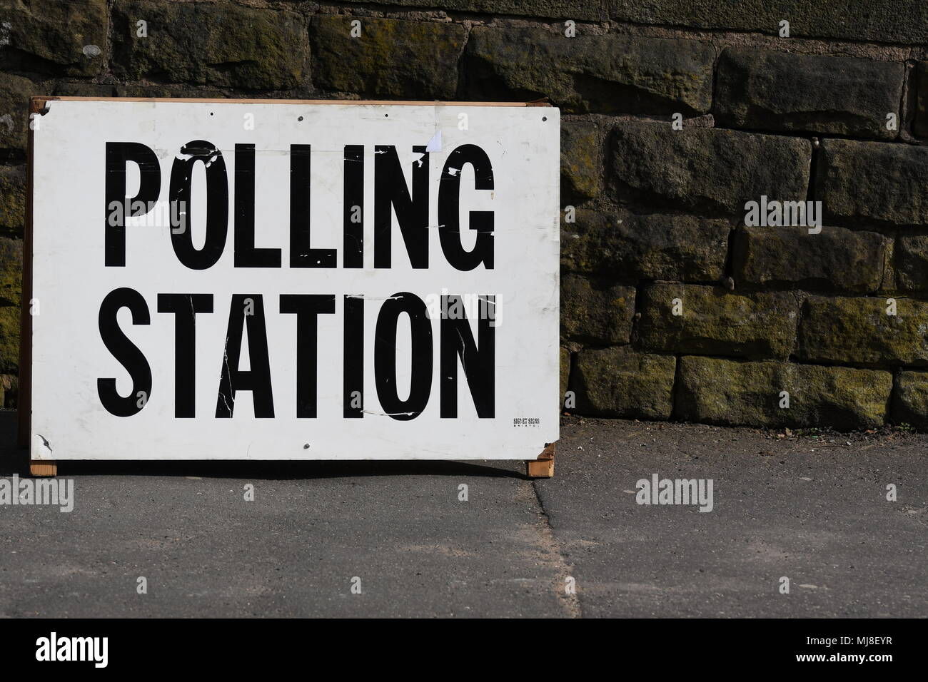 Polling station signage hi-res stock photography and images - Alamy