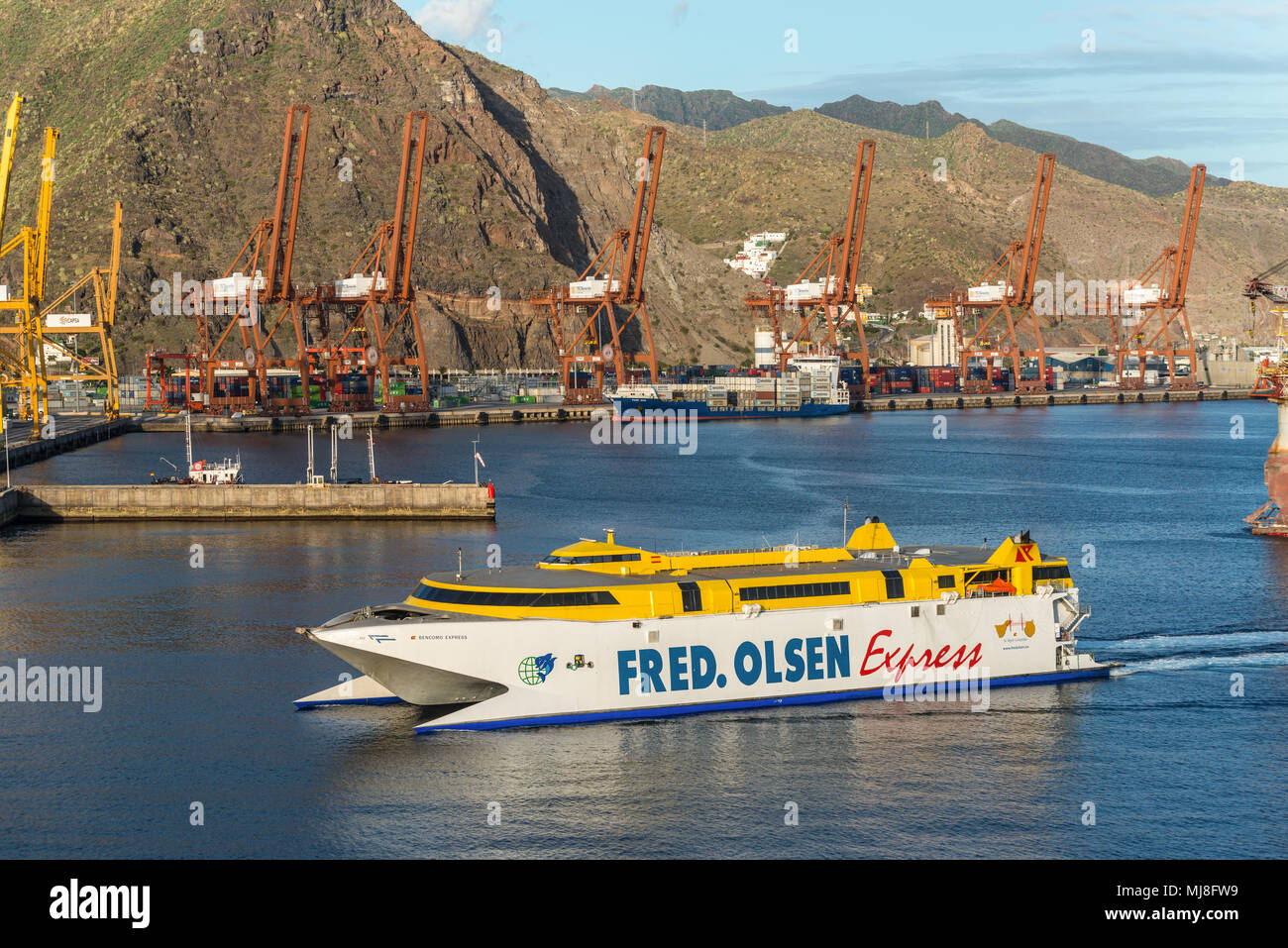 High speed ship hi-res stock photography and images - Alamy