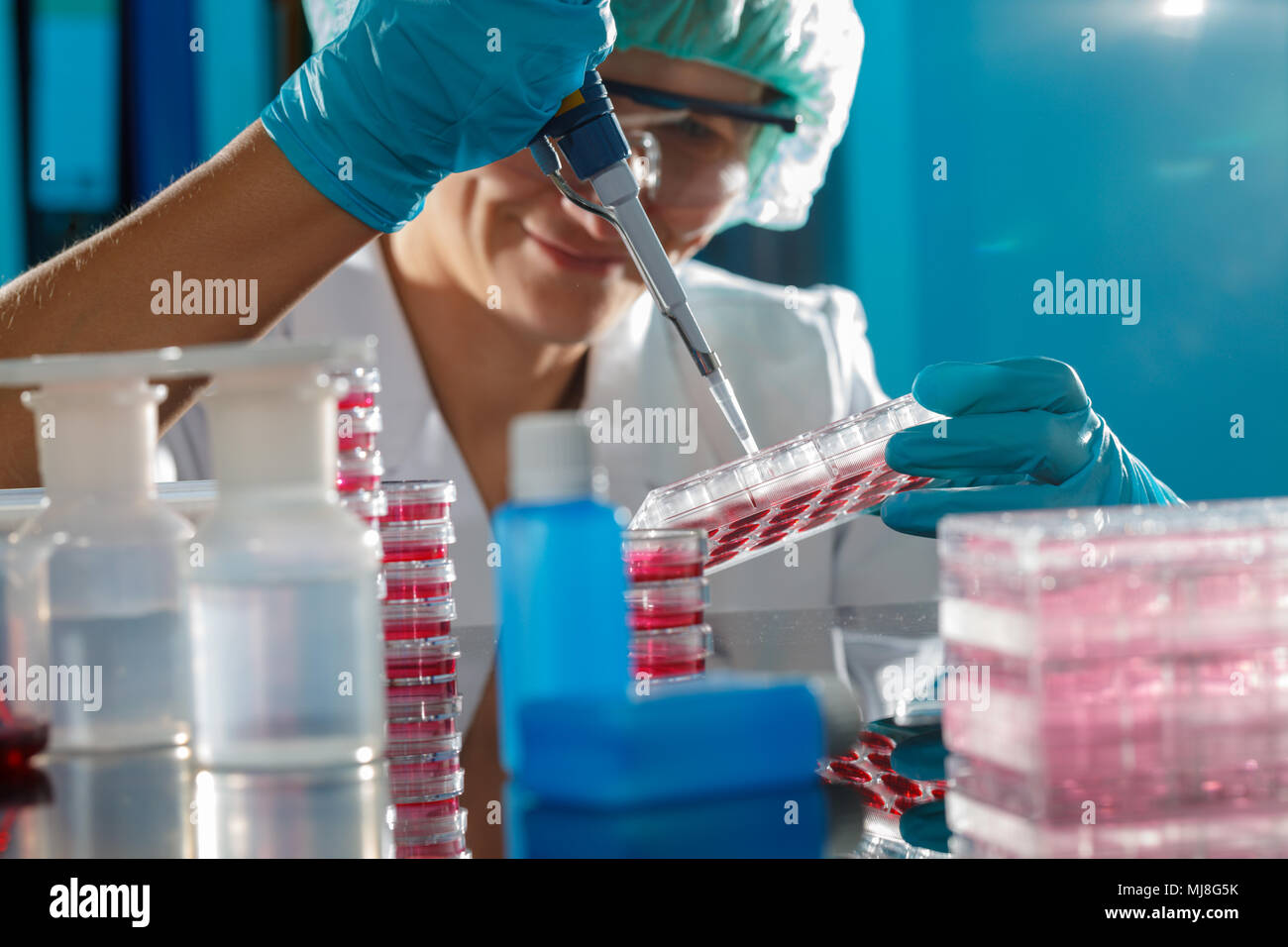 Reprogenetics research laboratory hi-res stock photography and images ...
