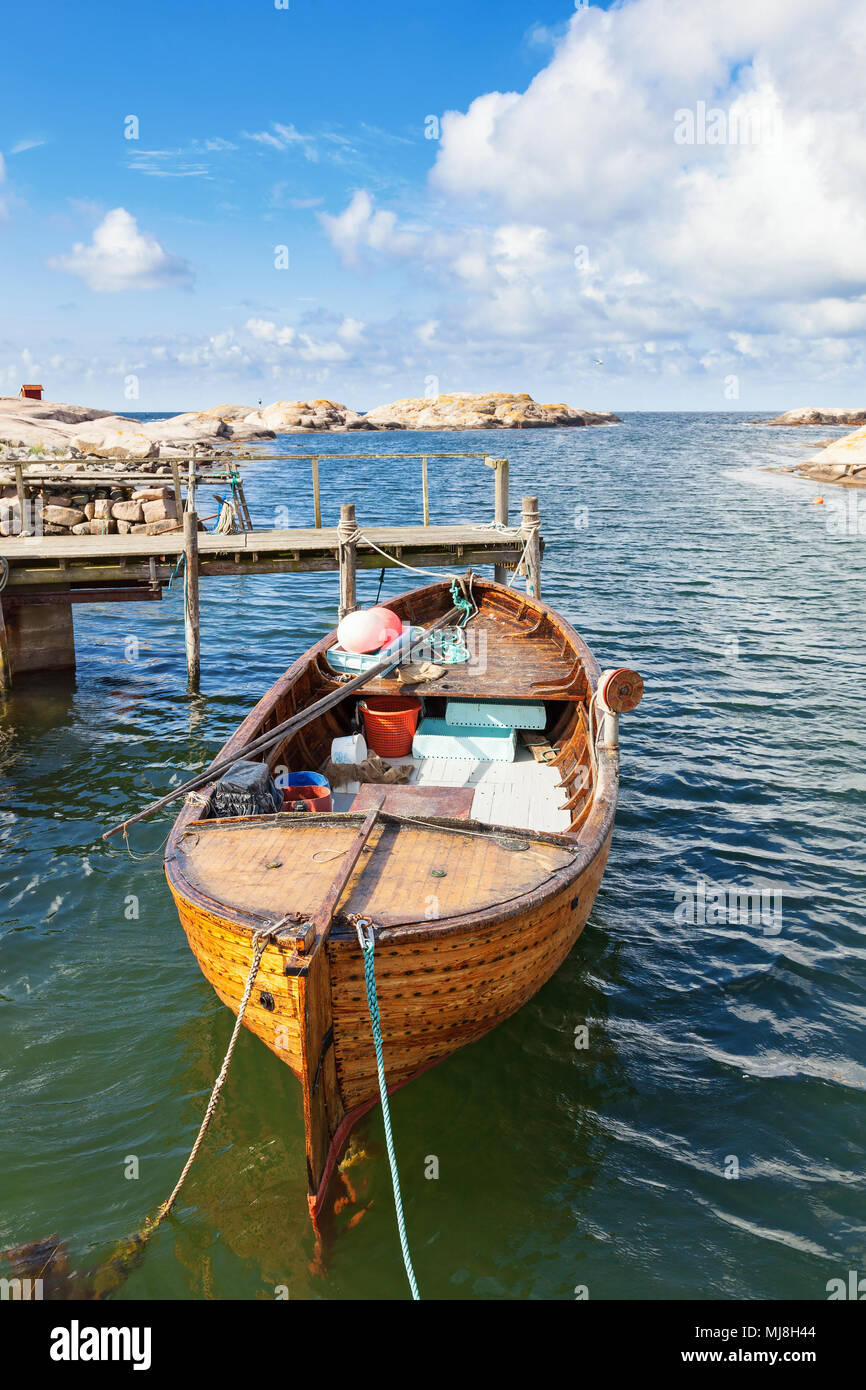 Old boat in jetty hi-res stock photography and images - Alamy