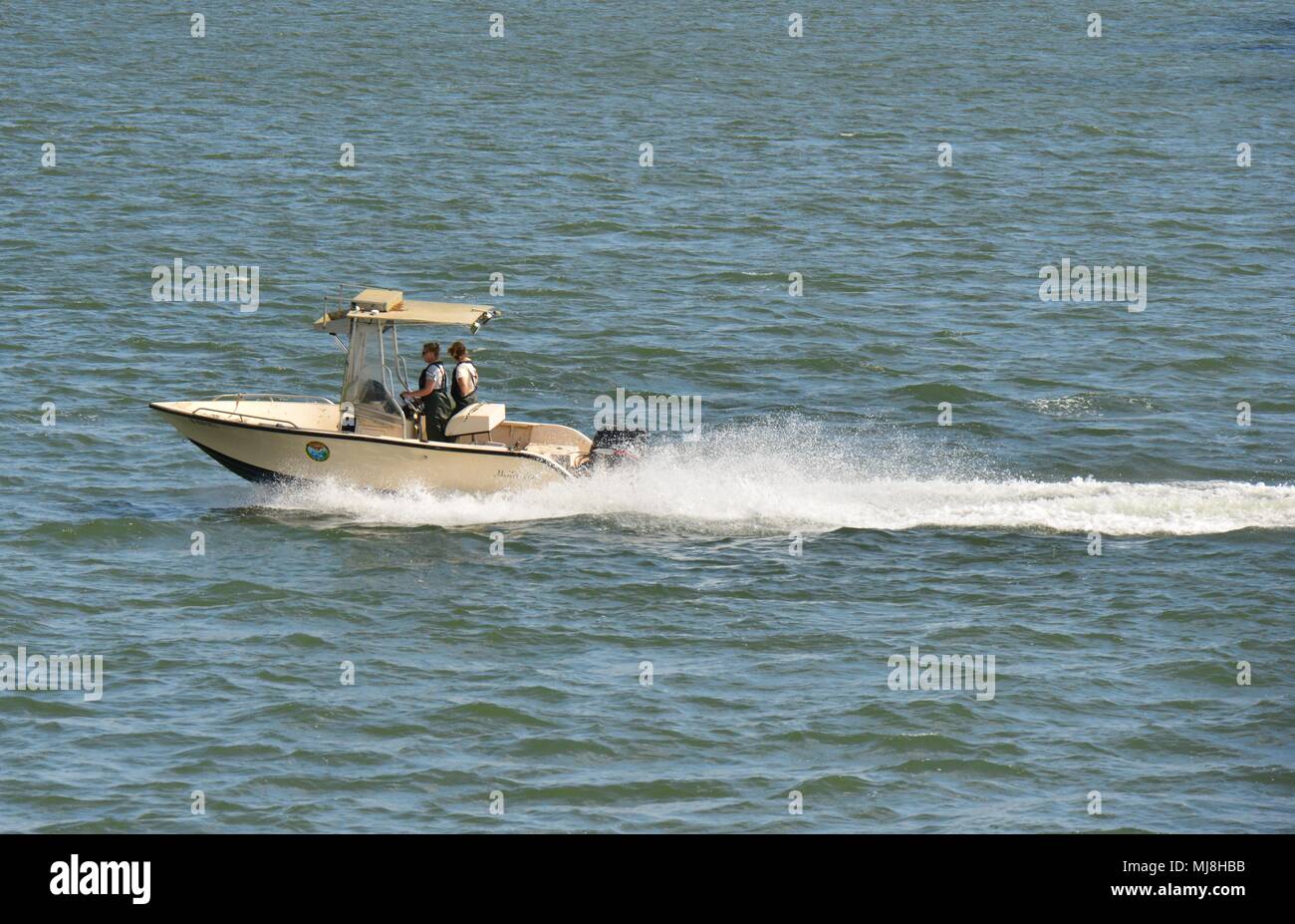 Fast outboard launch hi-res stock photography and images - Alamy