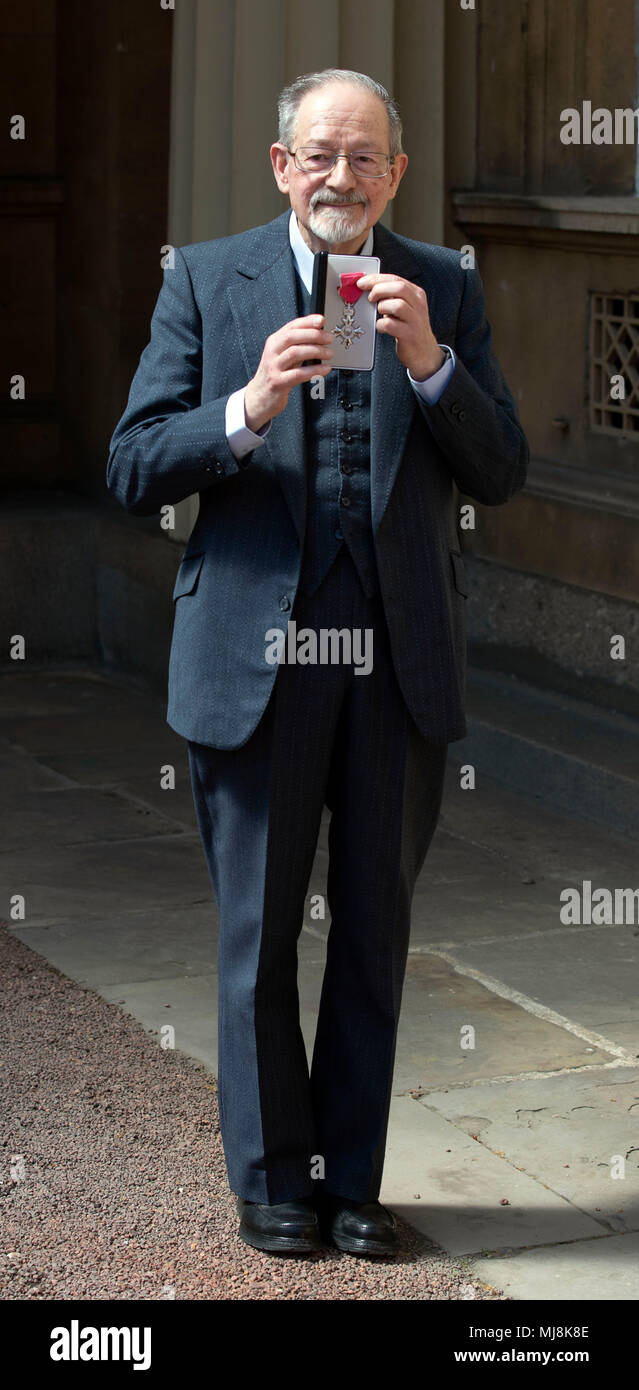 Holocaust survivor dr martin stern holds hi-res stock photography and ...