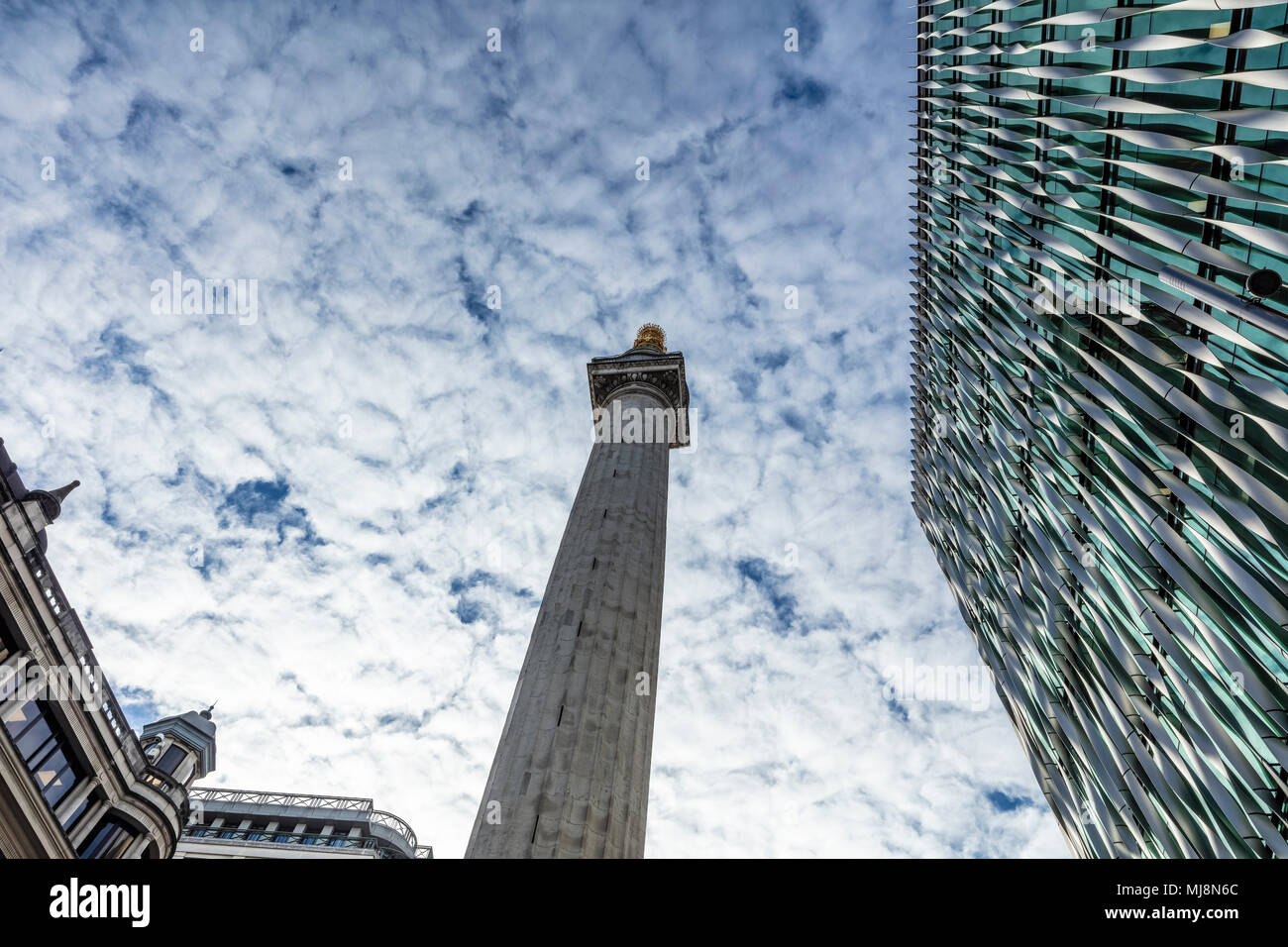 Monument Building in London Stock Photo - Alamy