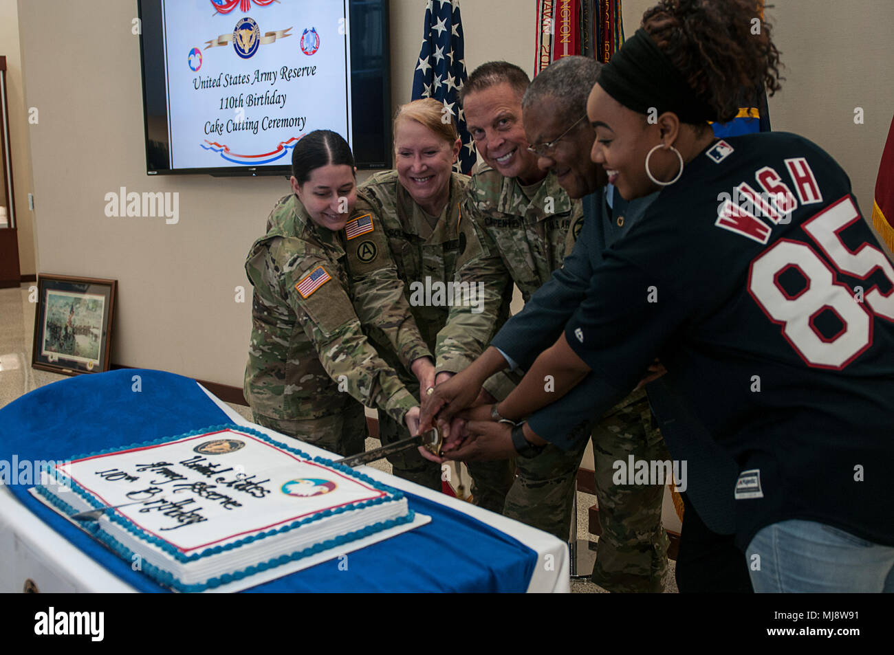Maj. Gen Scottie Carpenter, center, U.S. Army Reserve Command deputy ...