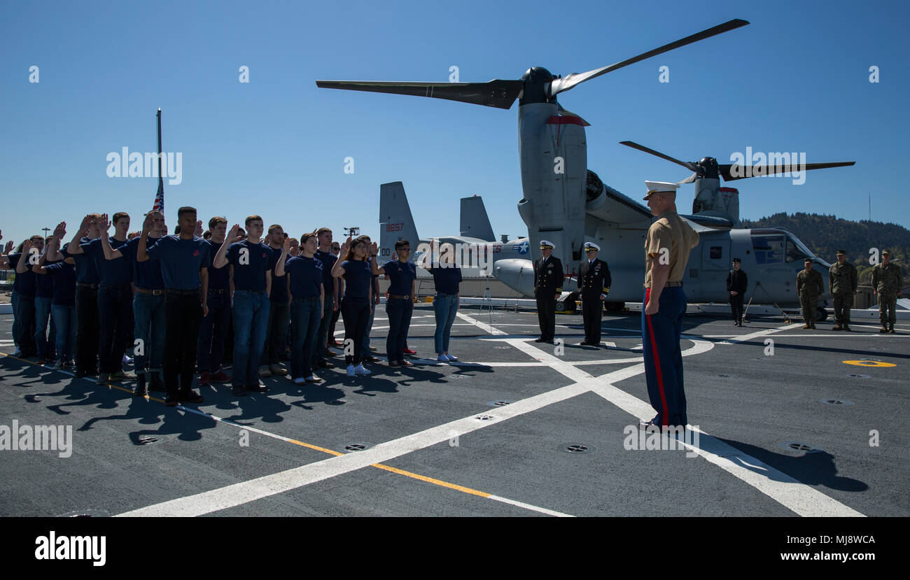 Maj. Brooks W. Boehlert administers the Oath of Enlistment to Oregon ...