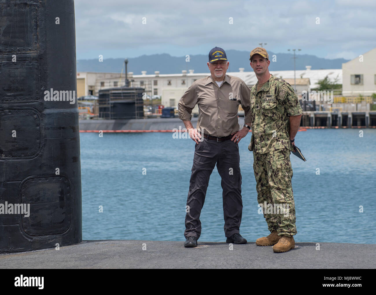 180420-N-LY160-0028 PEARL HARBOR, Hawaii (April 20, 2018) Cmdr. Travis ...