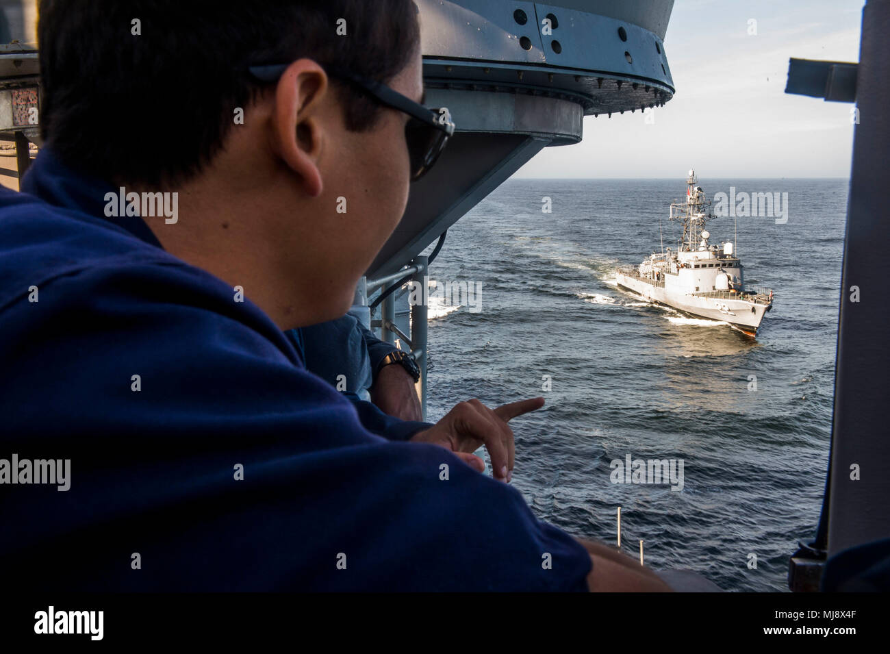 180419-N-CO914-0162 PACIFIC OCEAN (Apr 19, 2018) Peruvian Navy Lt. j.g ...