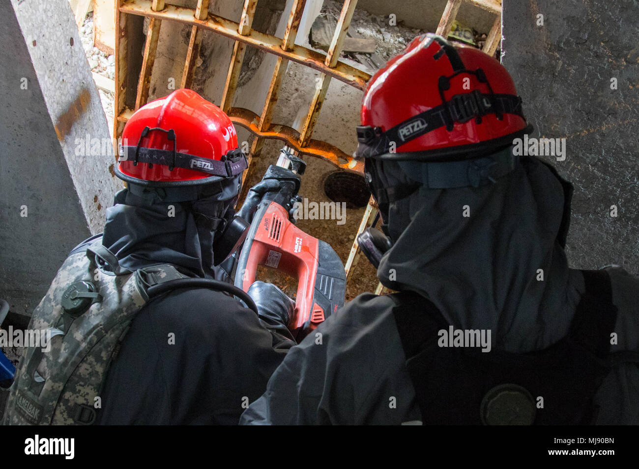 Structural collapse rescue training course hi-res stock photography and ...