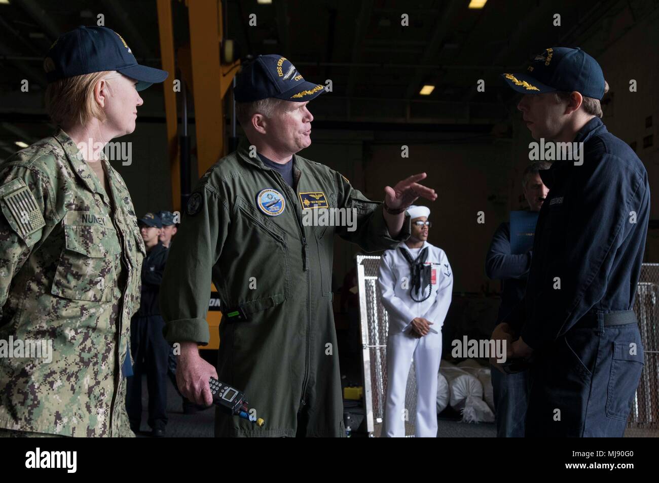 NORFOLK, Va. (April 19, 2018) -- Capt. Richard McCormack (center), USS ...