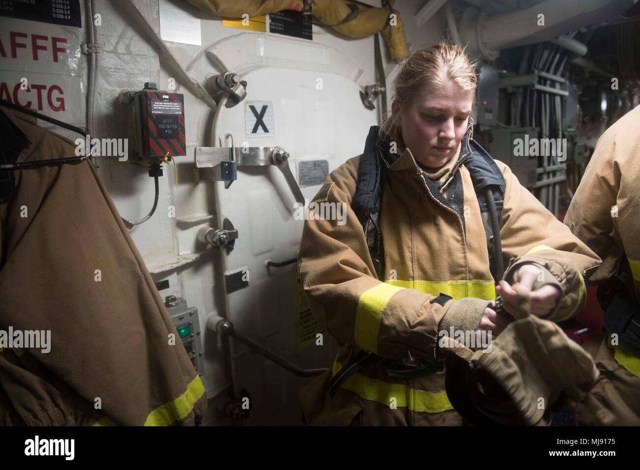 180422-N-EV253-014 ATLANTIC OCEAN (April 22, 2018) Hull Maintenance ...