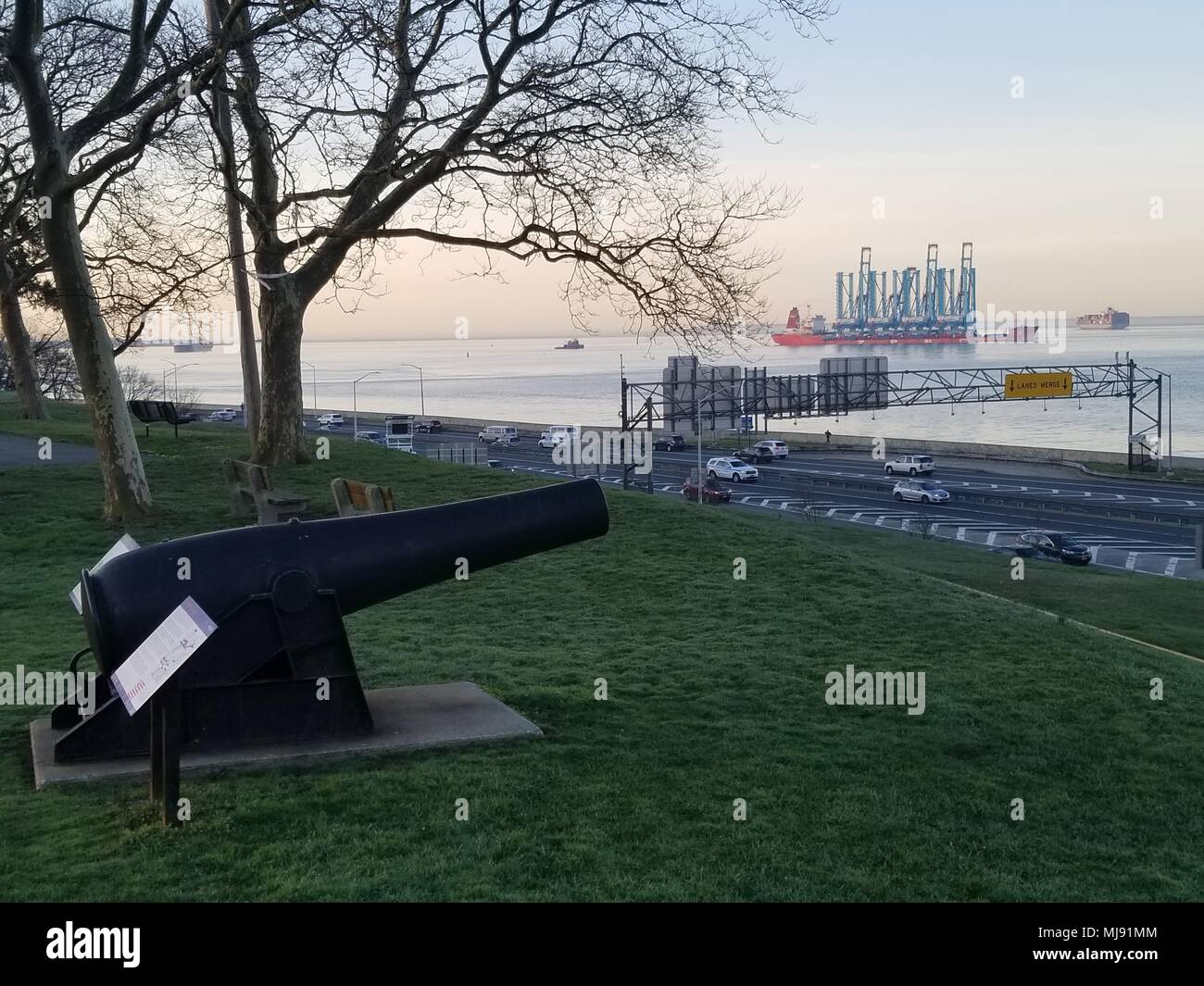 Giant cranes that will enable the Port Newark–Elizabeth (New Jersey ...