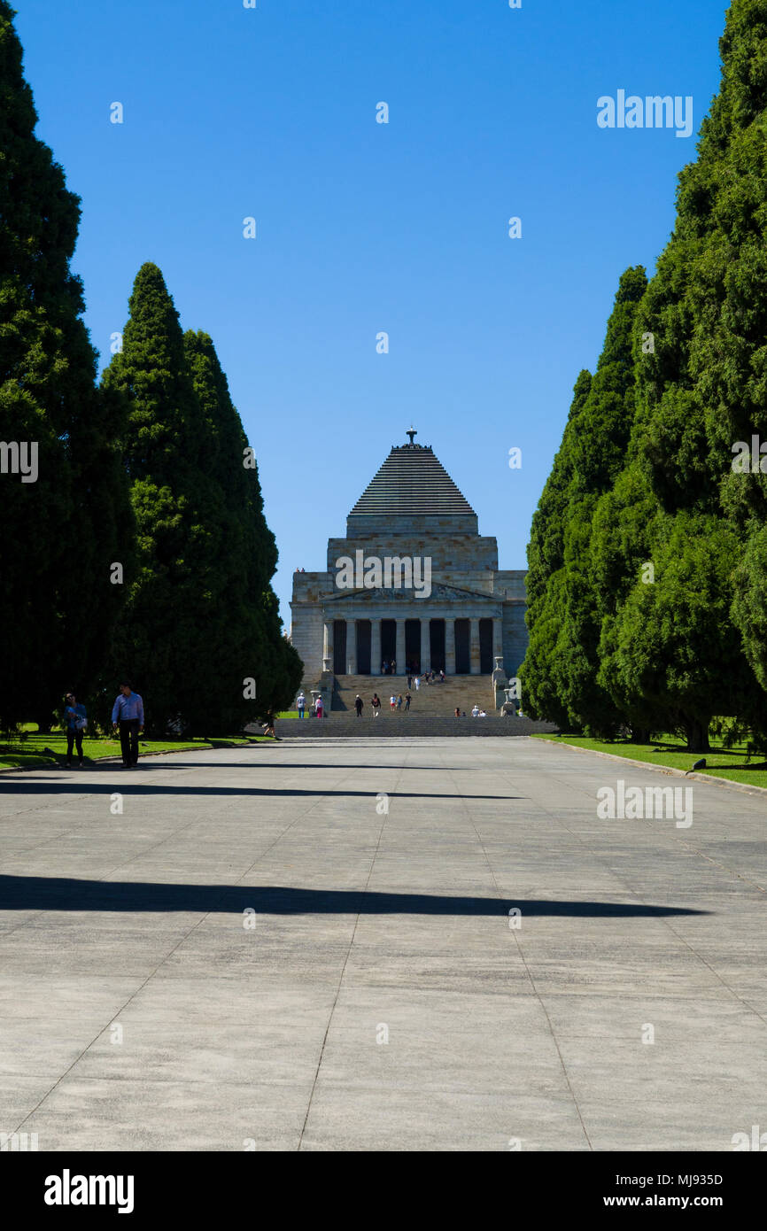 Path leading to Shrine of Remembrance, Kings Domain park, Melbourne ...