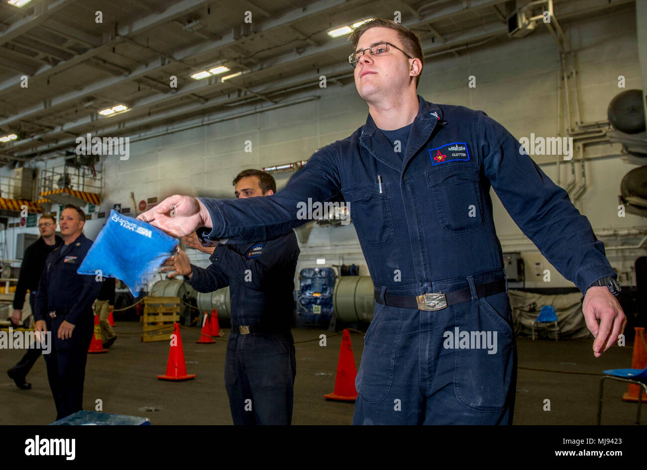 180424-N-NG136-0013 ATLANTIC OCEAN (April 24, 2018) Electronics ...