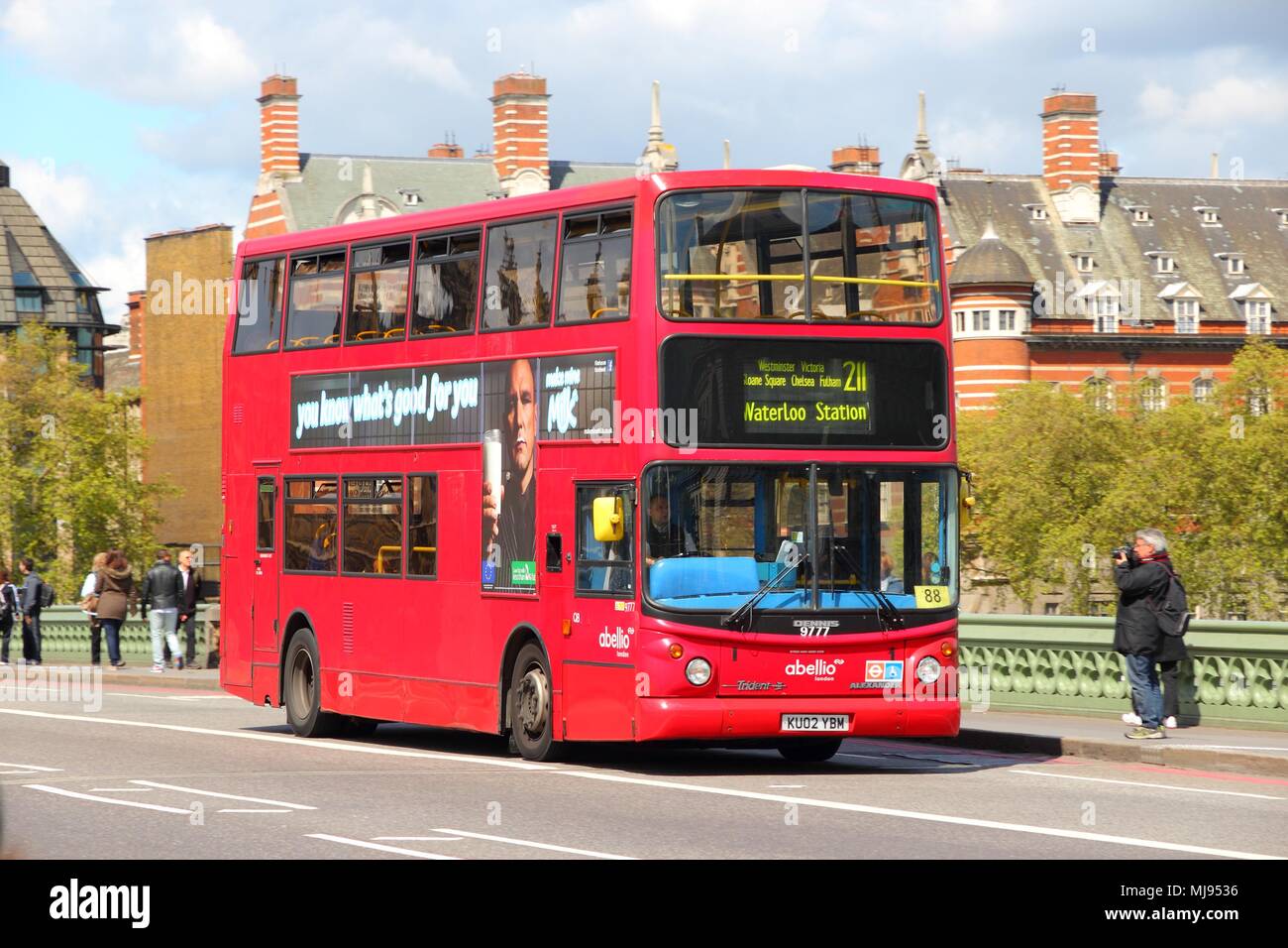 Vintage double decker buses in london hi-res stock photography and ...