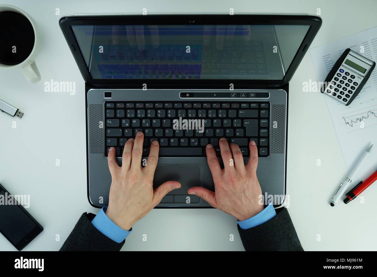 Bank balance computer hi-res stock photography and images - Alamy