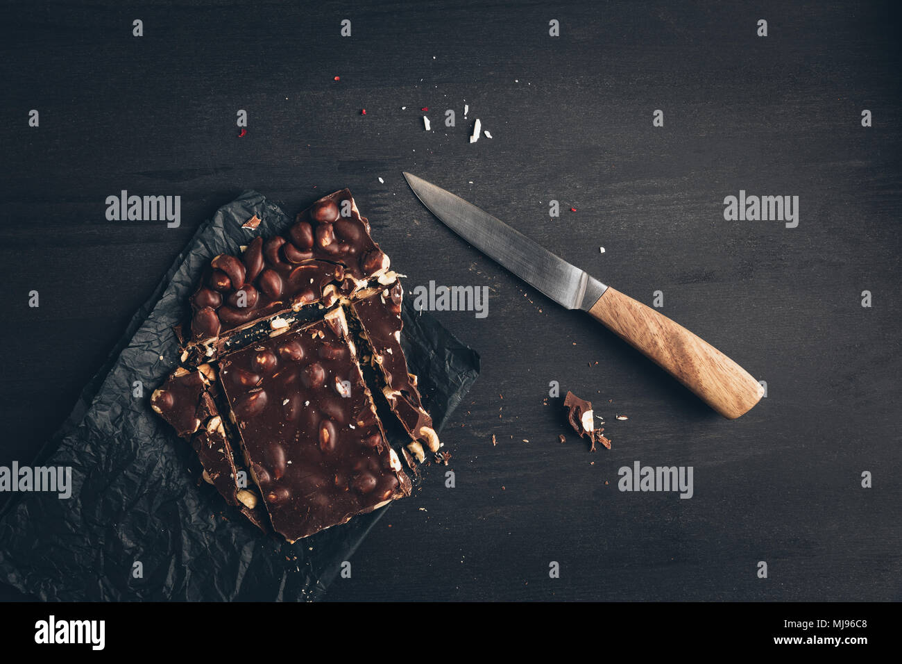 cut chocolate bar and knife Stock Photo - Alamy