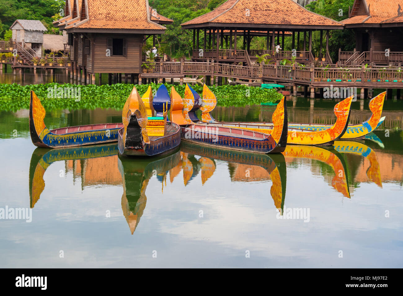 Khmer boats hi-res stock photography and images - Alamy