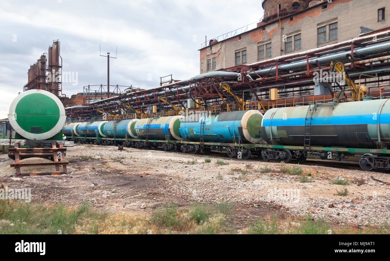 Railroad cars at chemical plant hi-res stock photography and images - Alamy