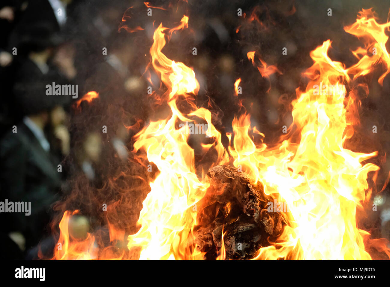 Haredi Jewish men dance as they light a giant oil fire in Mea Shearim ...