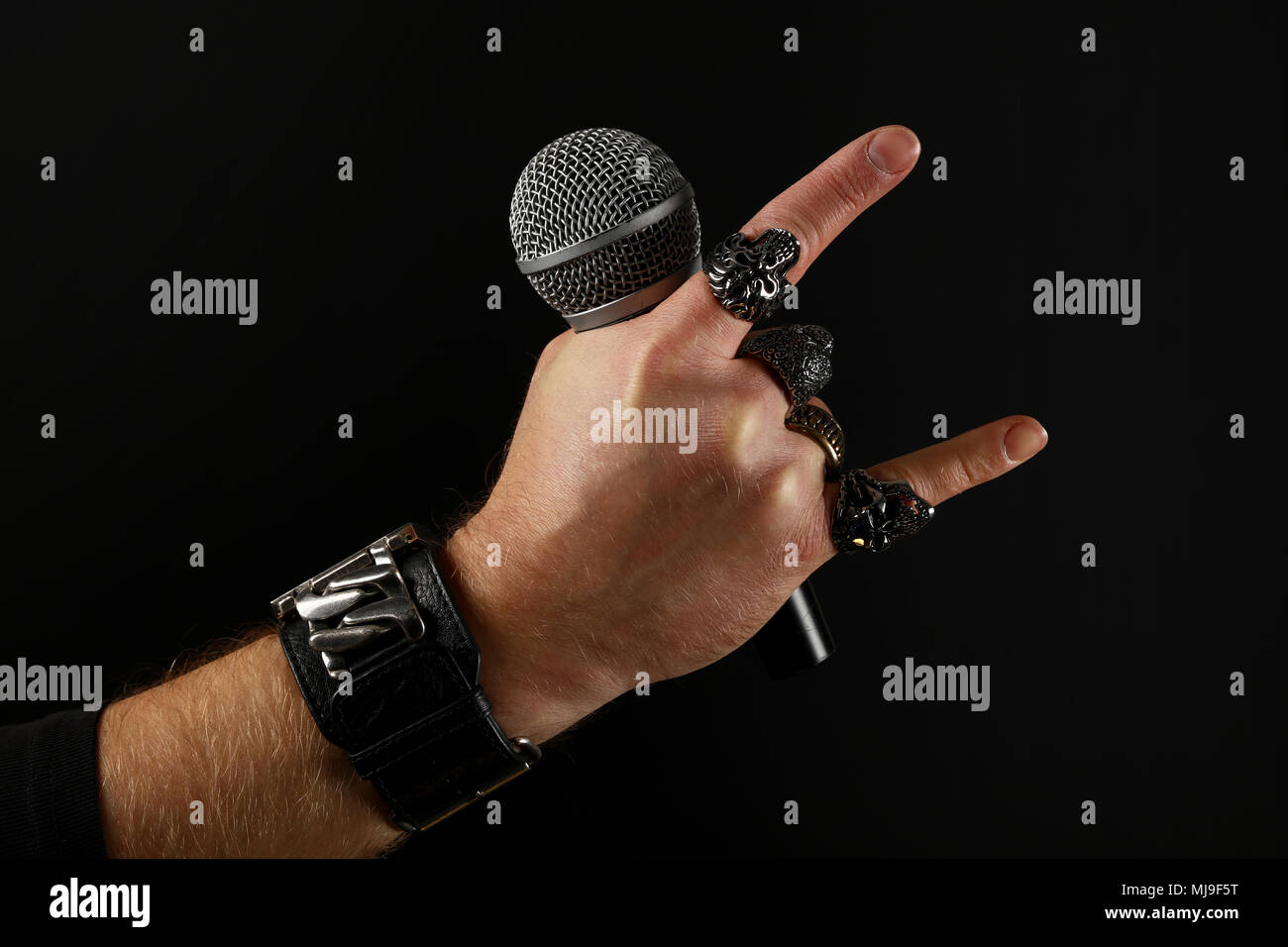 Singer hold mic hi-res stock photography and images - Alamy