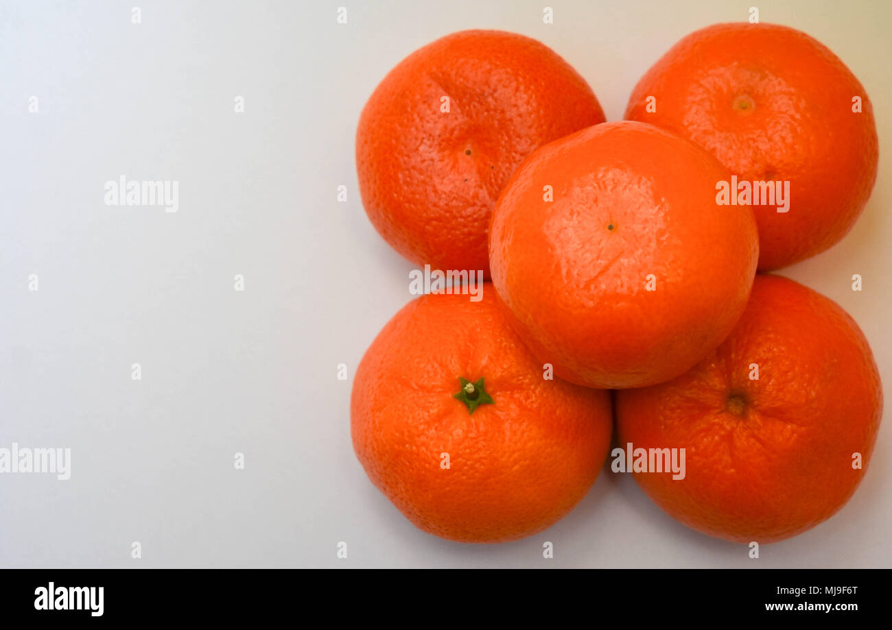 Five Fresh Mandarin Oranges Stock Photo - Alamy